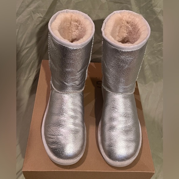 UGG | Shoes | Limited Addition Metalic Classic Short Ugg Size Usa 8 ...